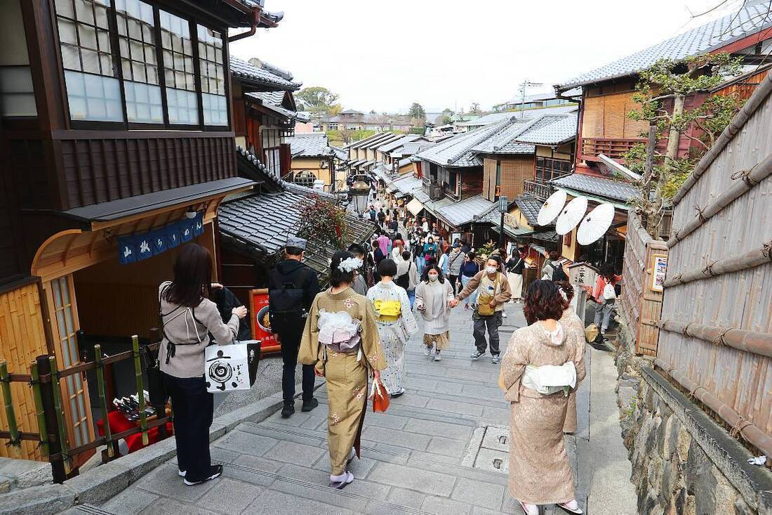 Using Hankyu Railway to visit Kyoto and Kobe from Osaka