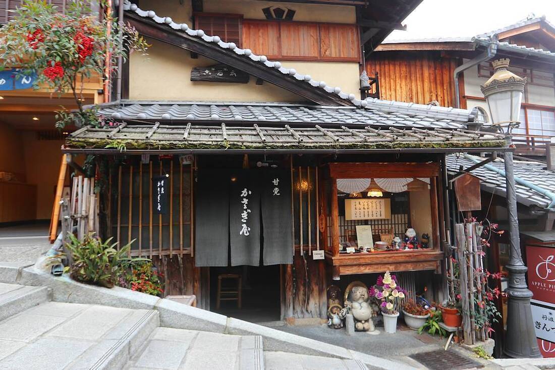 Using Hankyu Railway to visit Kyoto and Kobe from Osaka