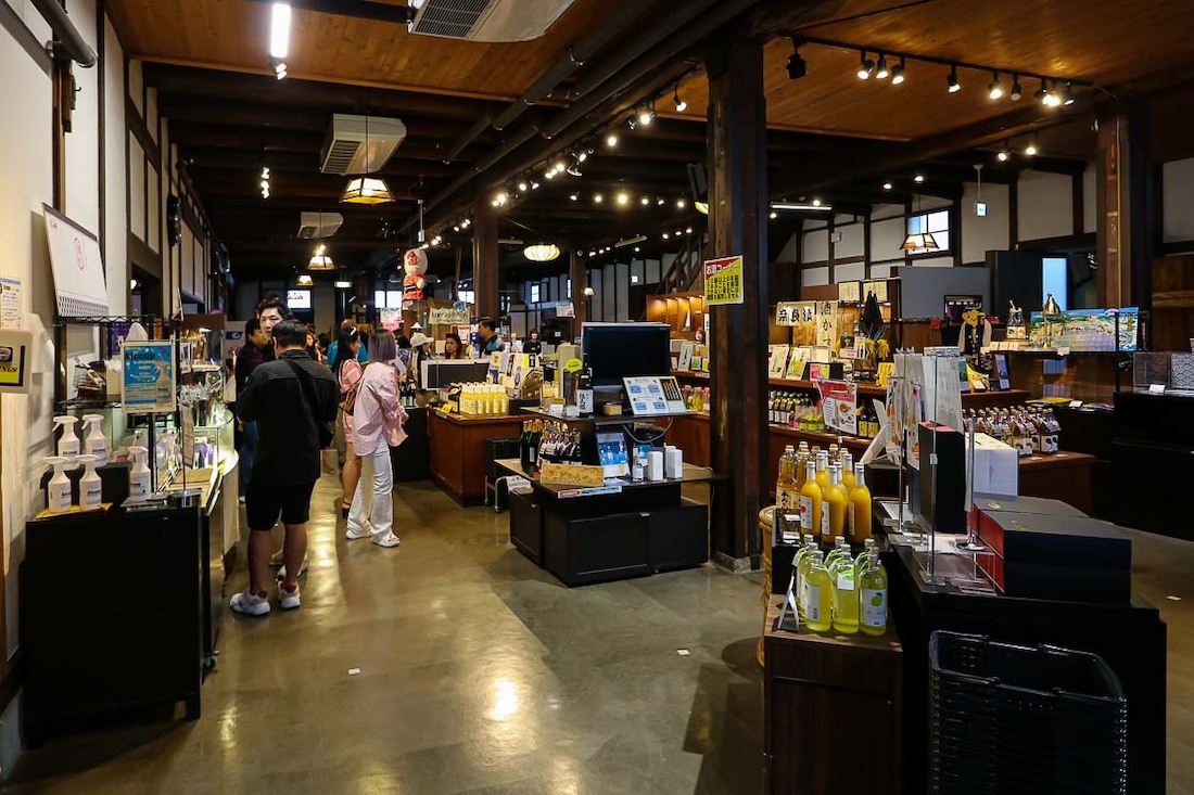 Sake brewery hopping near central Kobe