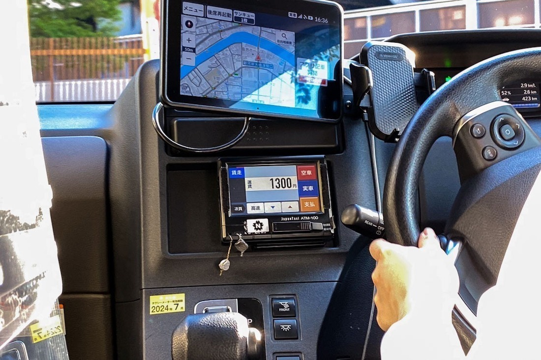 How to take taxis in Japan