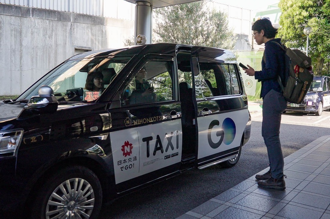 How to take taxis in Japan