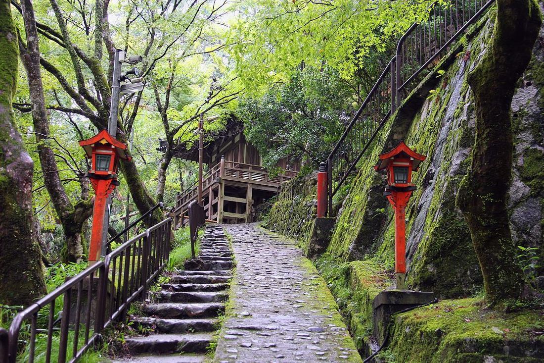 Hiking Between the Temple Towns