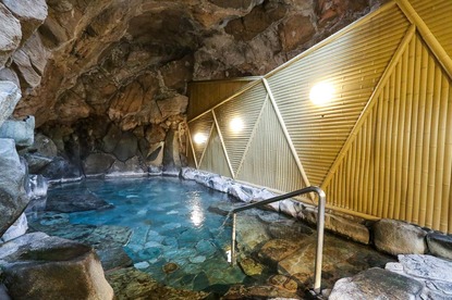 Hot springs and scenic views - Get cozy just 2 hours from Osaka