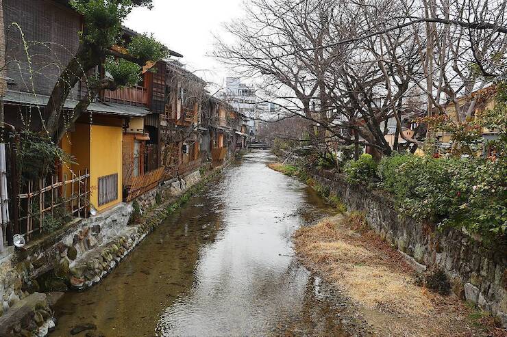 Using Hankyu Railway to visit Kyoto and Kobe from Osaka