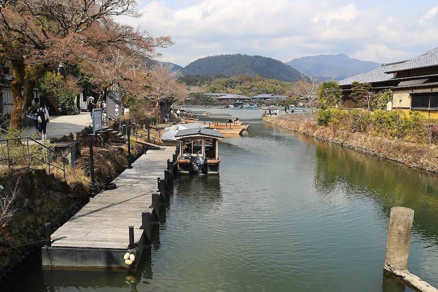Using Hankyu Railway to visit Kyoto and Kobe from Osaka