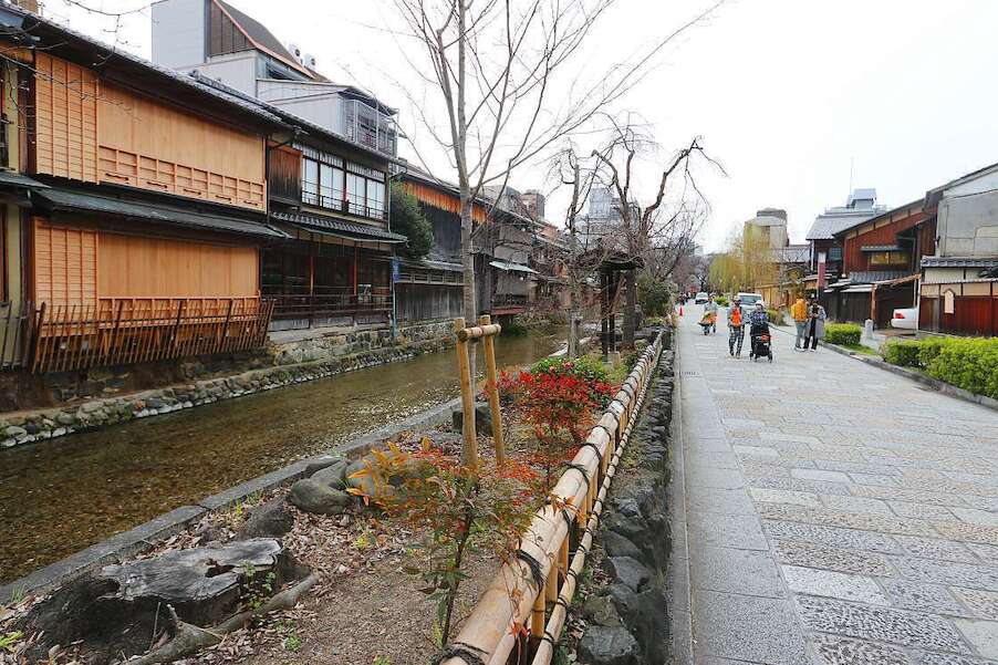 Using Hankyu Railway to visit Kyoto and Kobe from Osaka