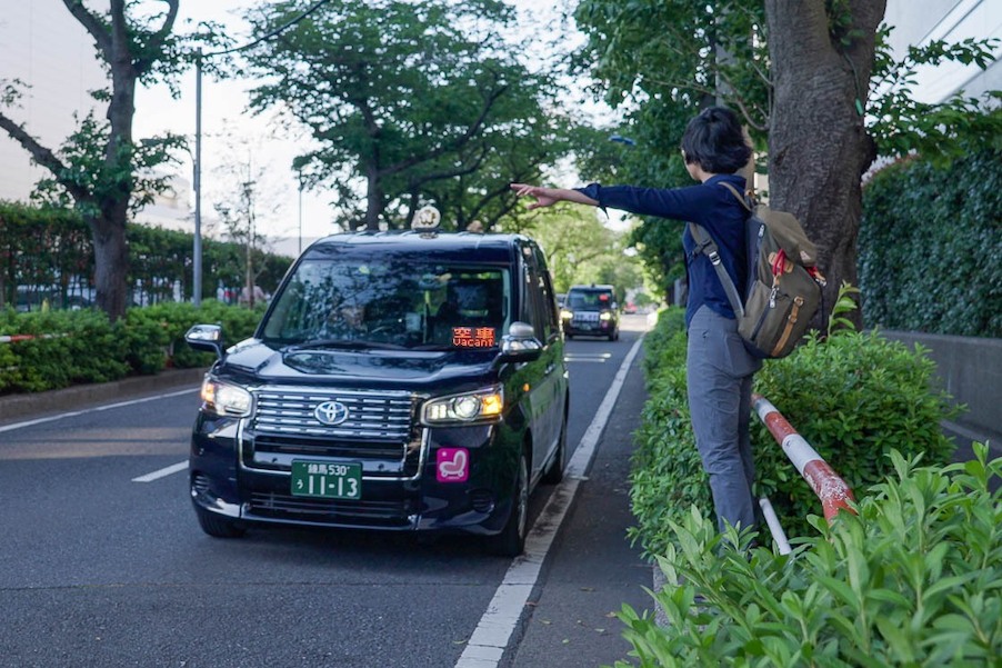 How to take taxis in Japan