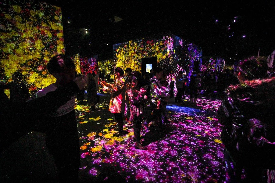Museums without boundaries: teamLab Borderless and teamLab Planets