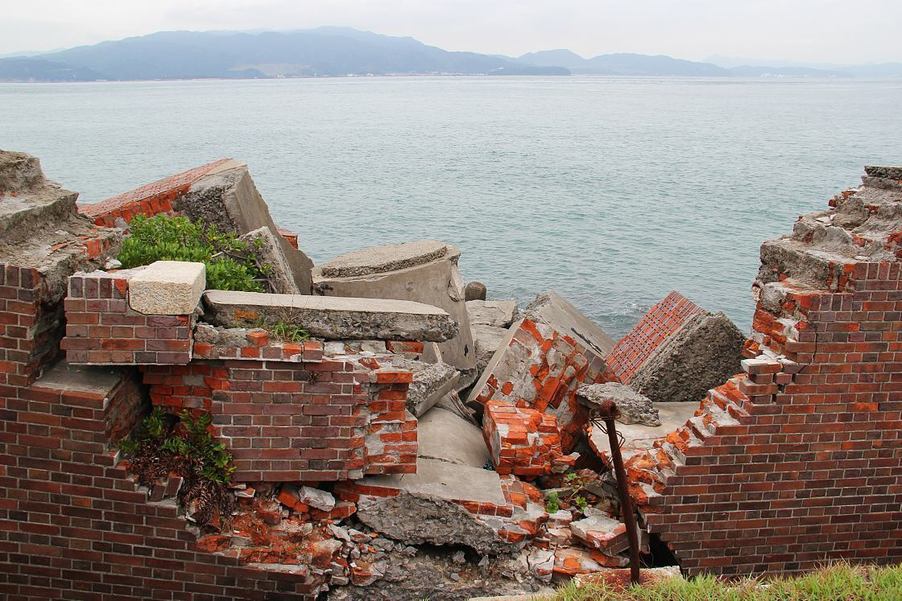 Exploring Ruins on Tranquil Tomogashima Island