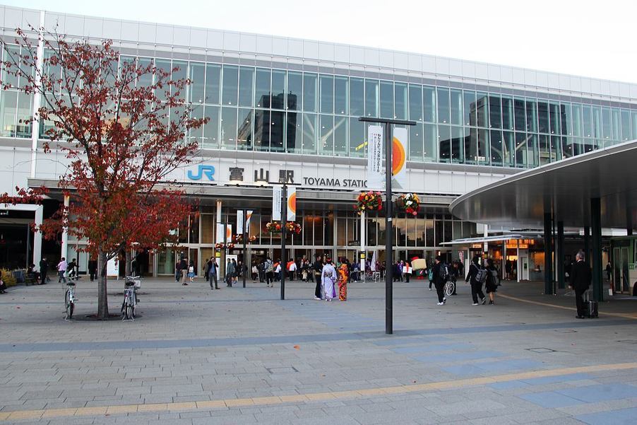 Exploring Toyama en route from Takayama to Tokyo