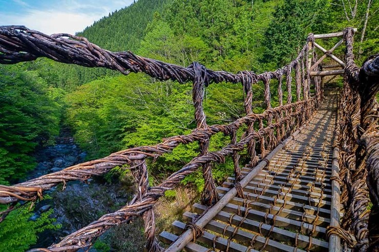 Home Delivery by japan-guide.com - Bridges to cross when you get there