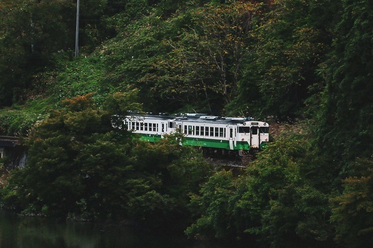 Home Delivery by japan-guide.com - Picturesque and romantic Tadami Line