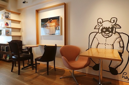 Matt's Japan Travel Journal - A visit to the Murakami Haruki Library