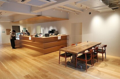 Matt's Japan Travel Journal - A visit to the Murakami Haruki Library