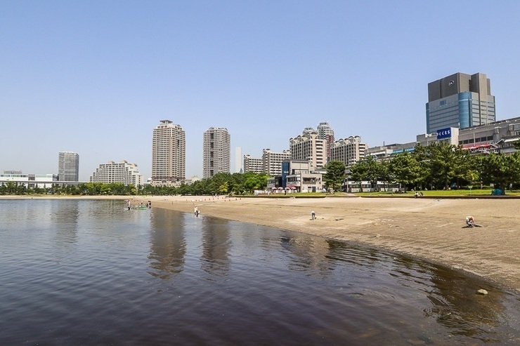 Raina's Japan Travel Journal - Cruising Tokyo's waterways