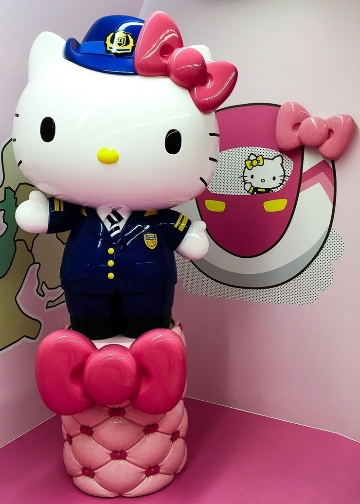 Raina's Japan Travel Journal - Hello Kitty Shinkansen