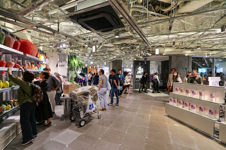 Raina's Japan Travel Journal - A new 'corner store' opened in Harajuku ...