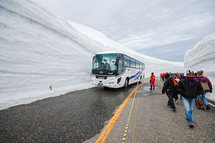 Raina's Japan Travel Journal - Snow Wall along the Alpen Route opened ...