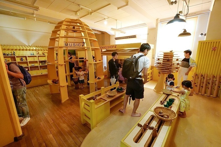 Traveling with Kids - Traveling with Kids in Shinjuku