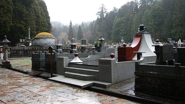 Okunoin Temple - Koyasan Travel