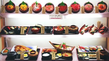 Eating at a Japanese restaurant - Dining out in Japan