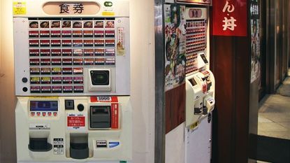 Eating at a Japanese restaurant - Dining out in Japan