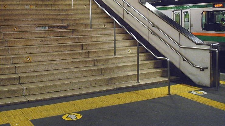 Train manners in Japan - how to properly behave in stations and trains ...