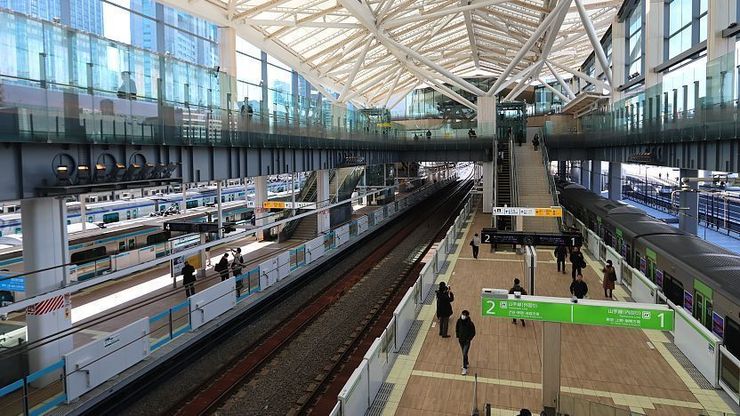Train manners in Japan - how to properly behave in stations and trains ...