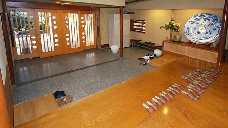 Indoor Etiquette - good manners in the Japanese house