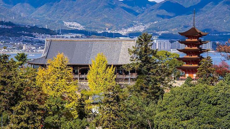 Senjokaku Hall - Miyajima Travel