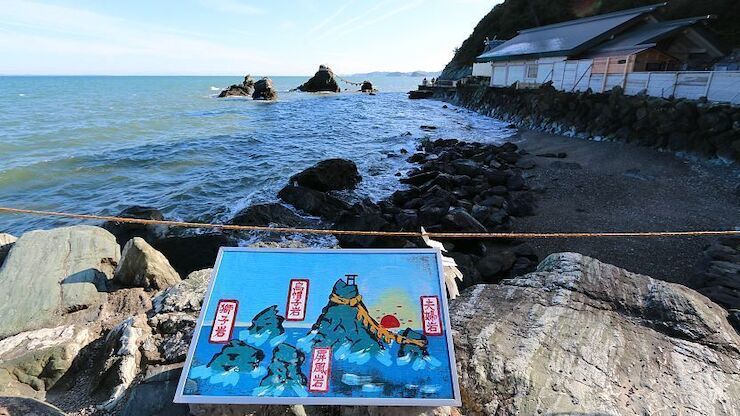 Meoto Iwa (Wedded Rocks) - Ise Travel